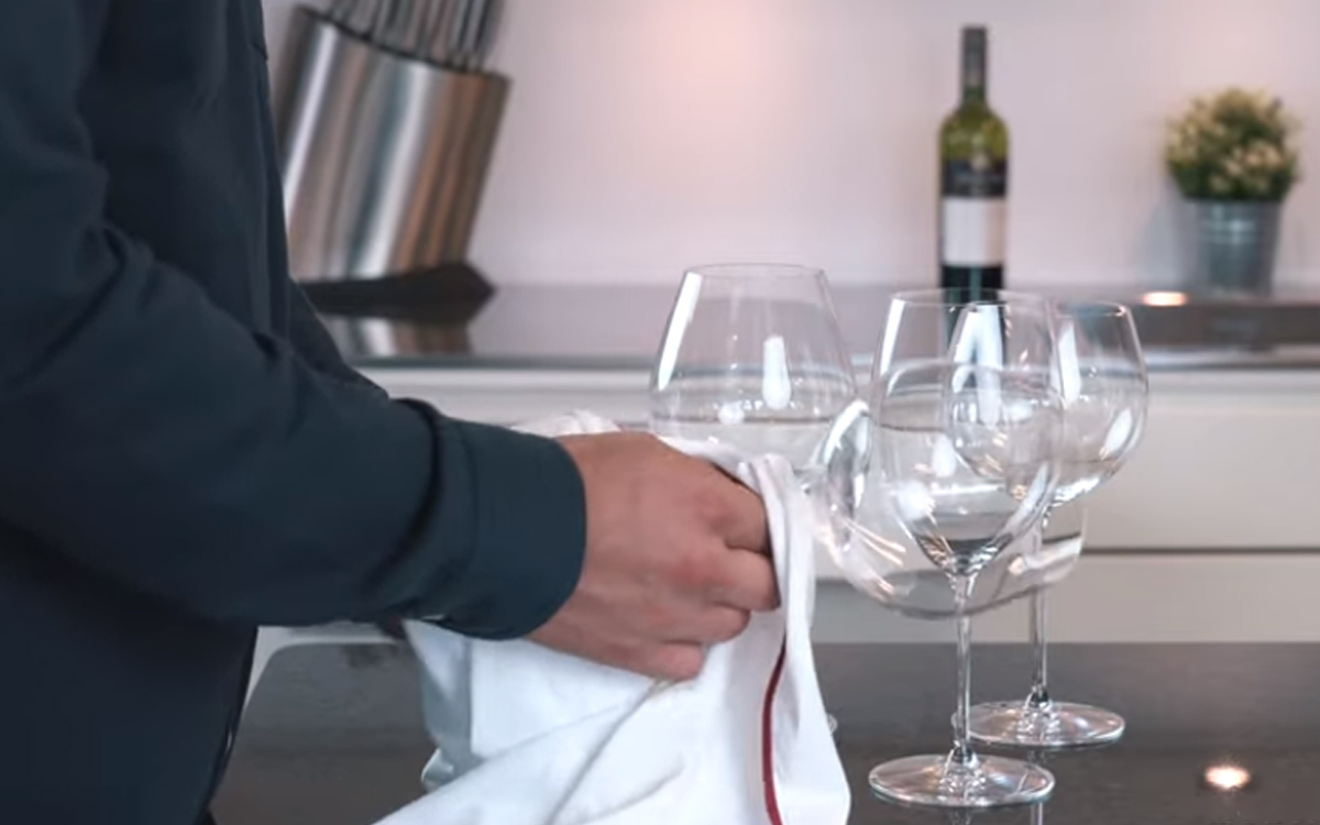 Ta hand om dina vinglas och din karaff — Matkomfort